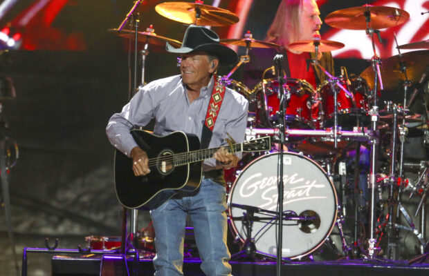George Strait Broke the Record for the Largest Ticketed Crowd in U.S ...